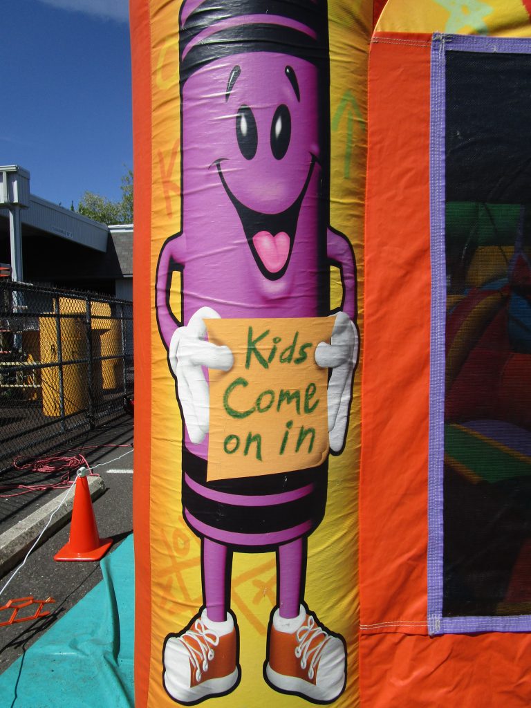 Crayon 3 in 1 Combo Inflatable - Rental-World