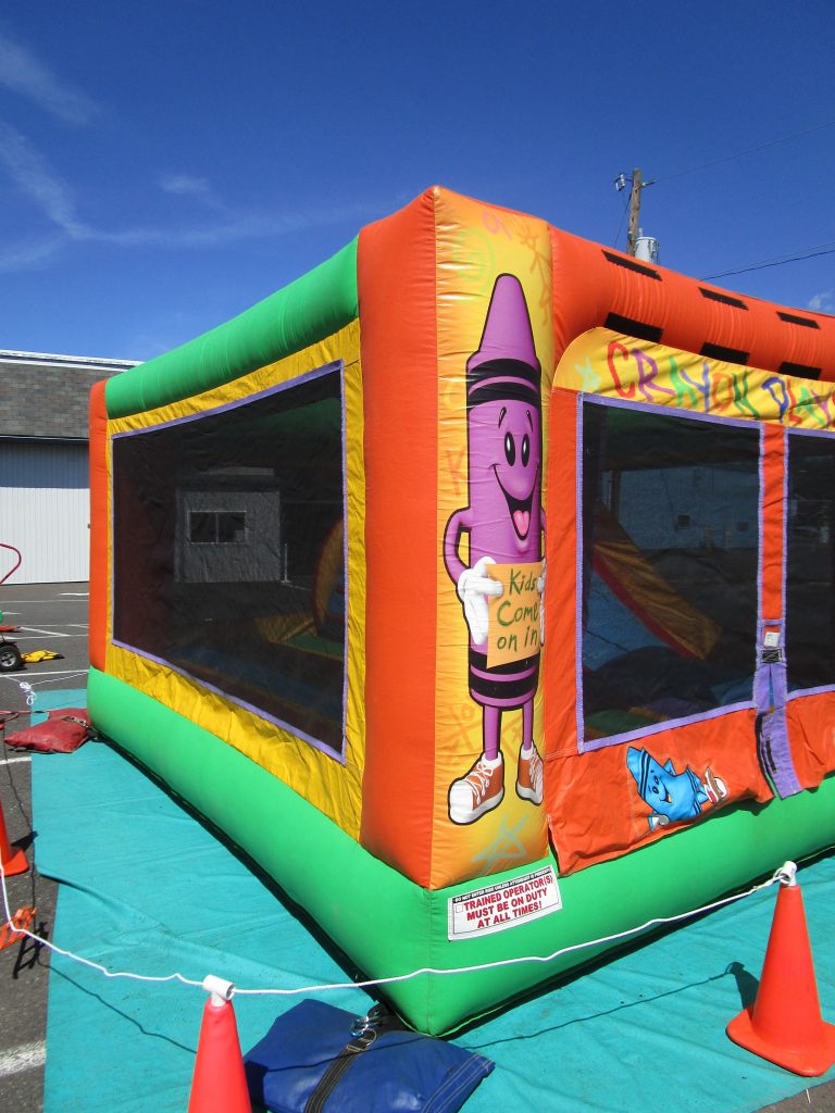 Crayon 3 in 1 Combo Inflatable - Rental-World