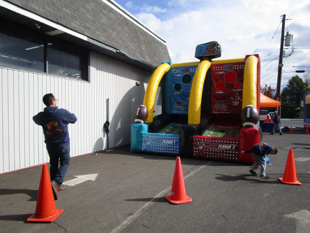 Quarterback Blitz - Rental-World