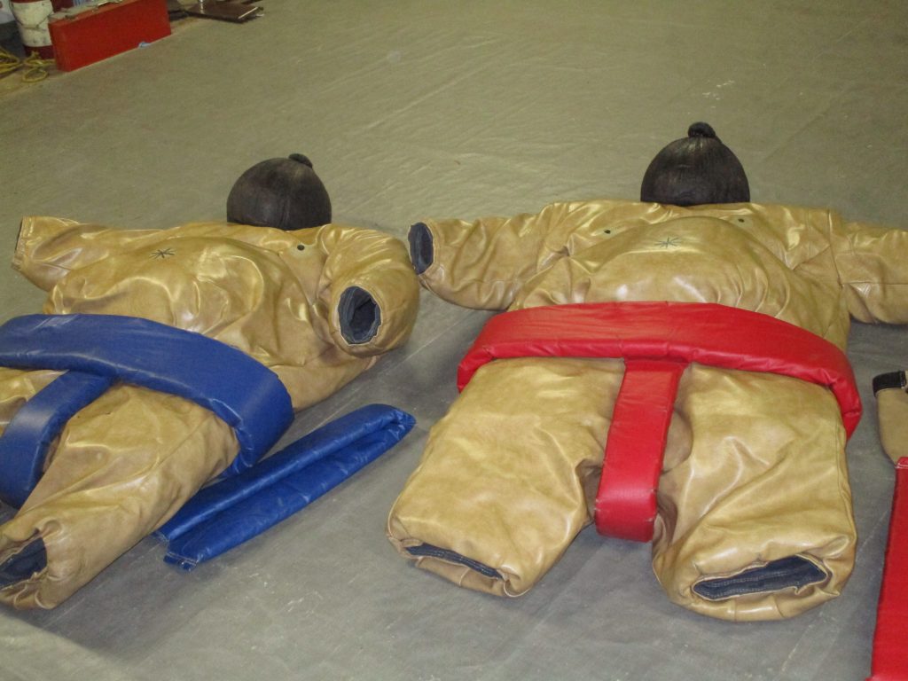 Sumo Wrestlers with Mat - Rental-World