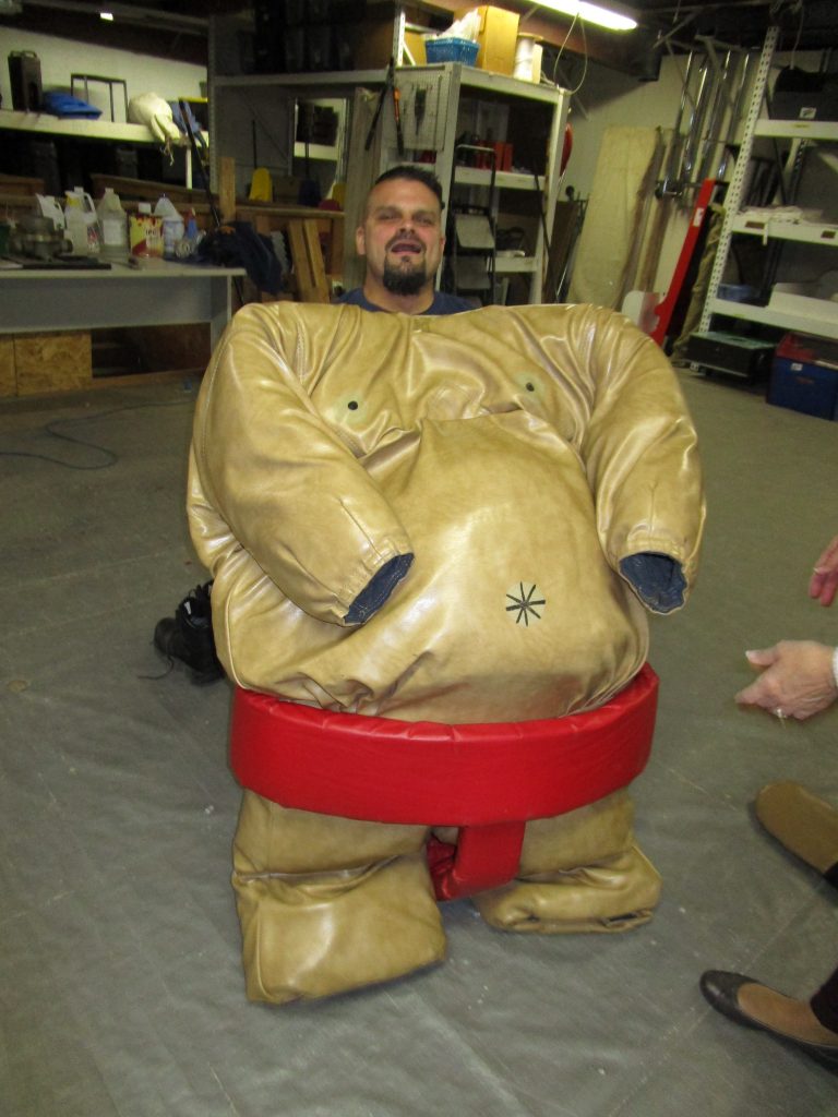 Sumo Wrestlers with Mat - Rental-World