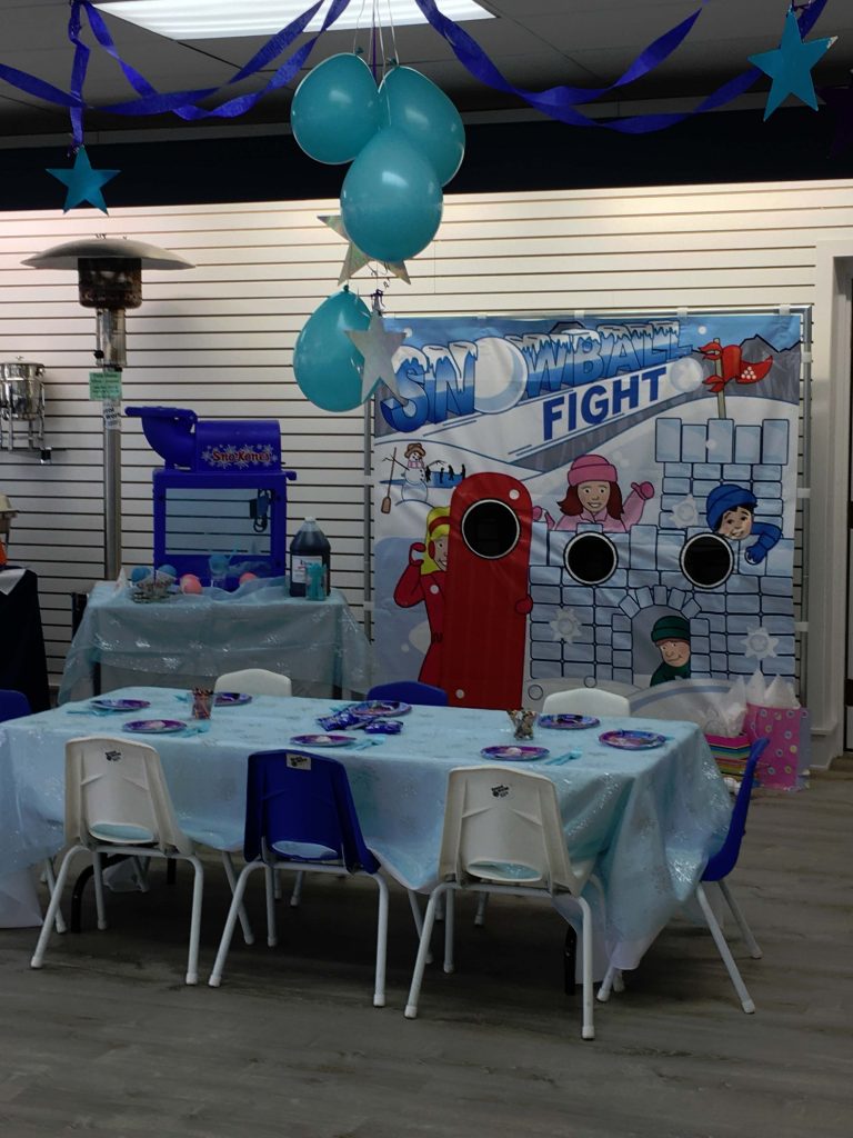 Snowball Fight - Rental-World