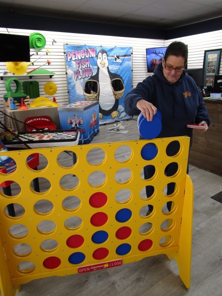 Tic Tac Toe - Three In A Row (Red Table Top Game) - Rental-World