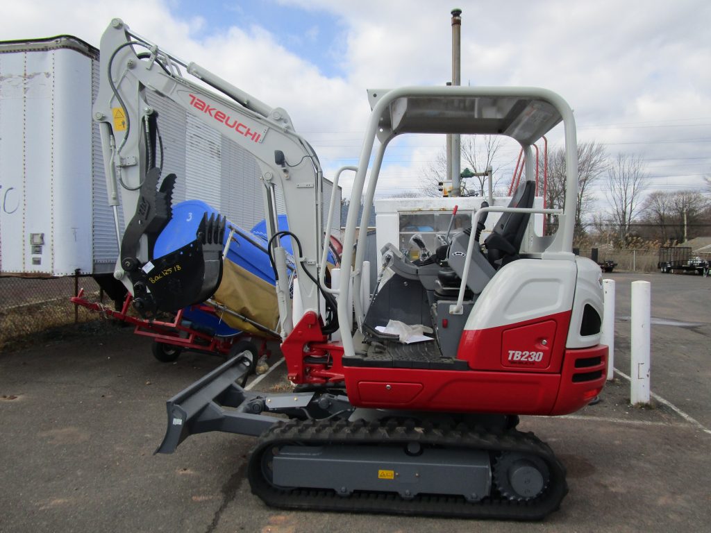 Excavator - Takeuchi Model 230R with Thumb - Rental-World